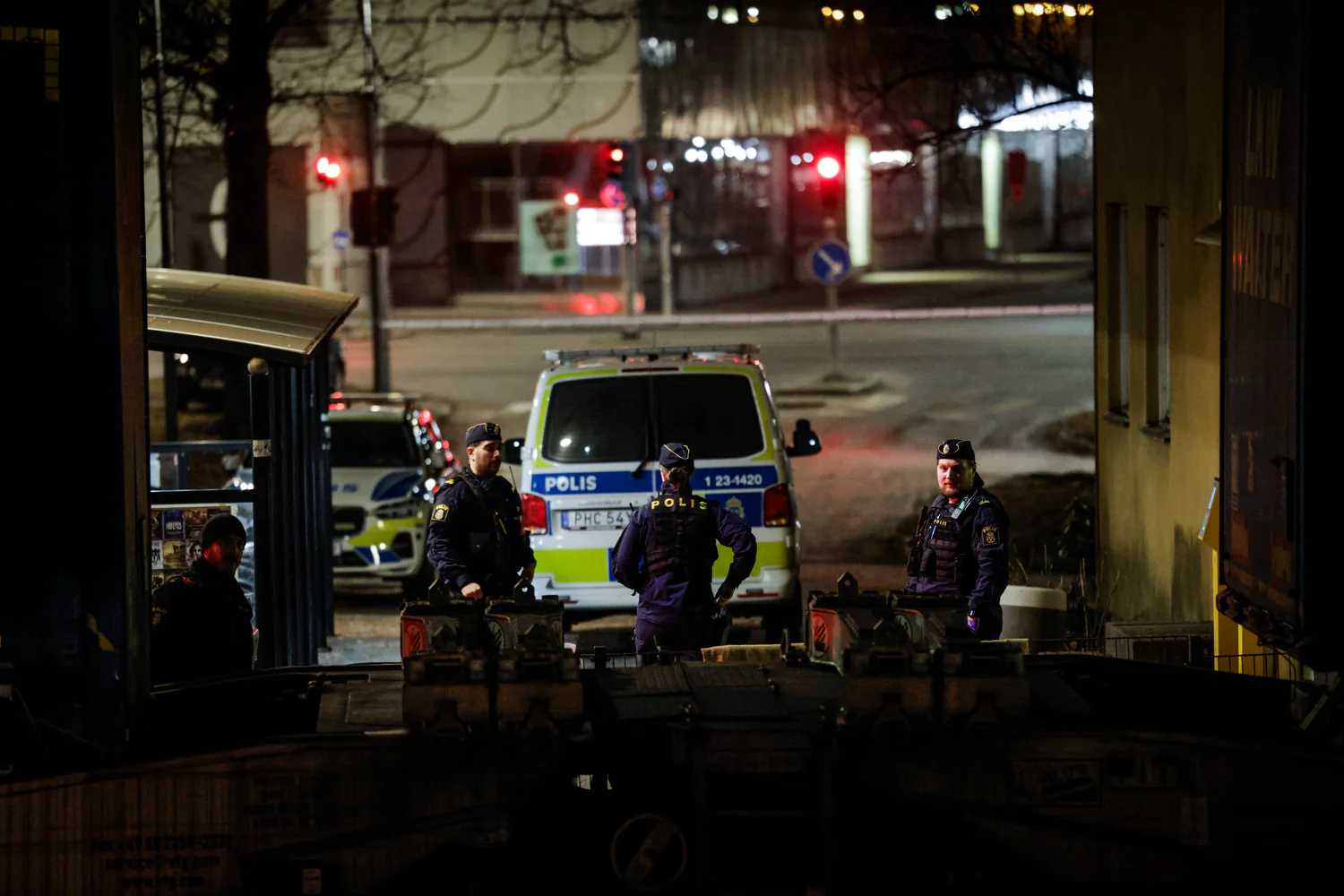 Tre personer døde etter togpåkjørsel i Sverige - TV 2