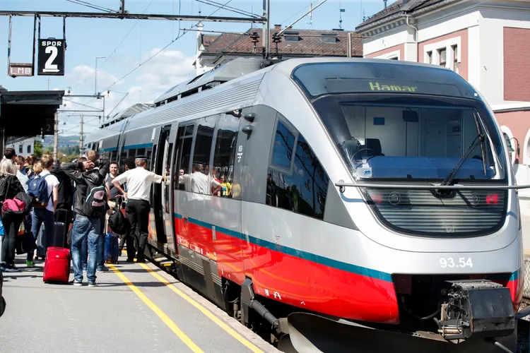 Israels høyesterett setter foten ned for deler av Netanyahus rettsreform - TV 2