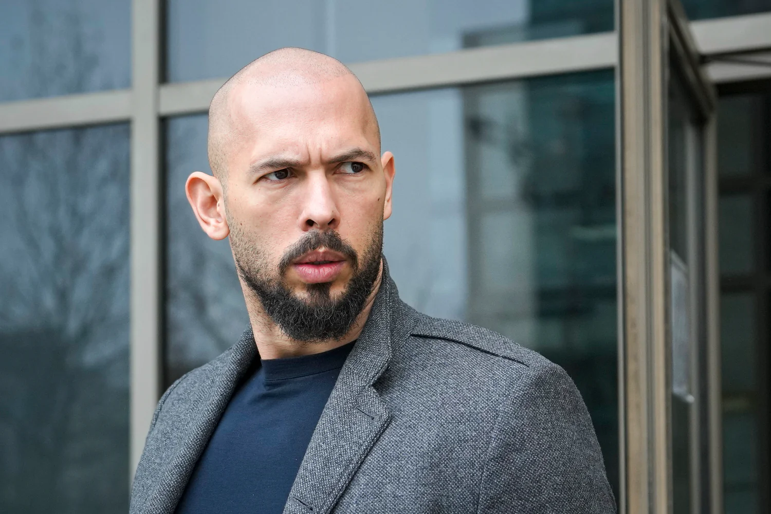 AP: Andrew Tate pågrepet i Romania etter britisk arrestordre - TV 2