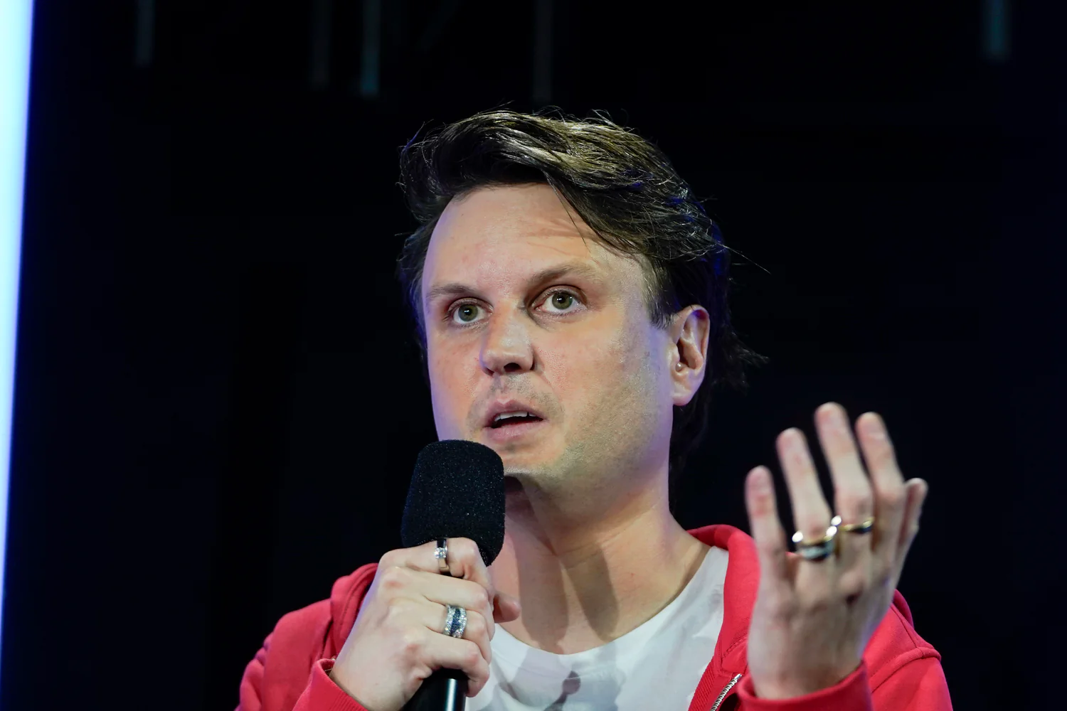 Kevin Vågenes utsetter humorshow grunnet personlige årsaker - TV 2