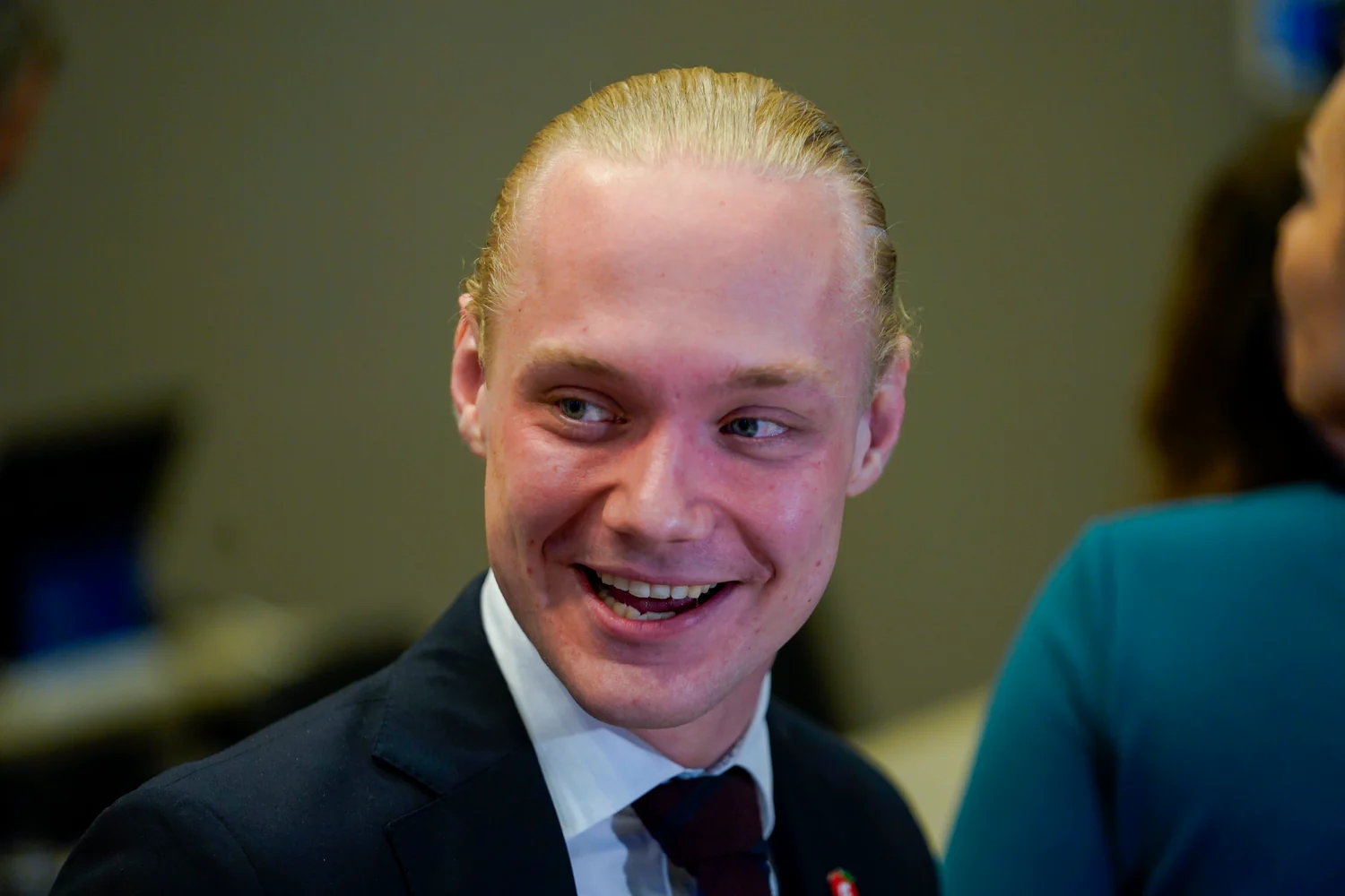 Velle gjenvalgt som FpU-leder - TV 2