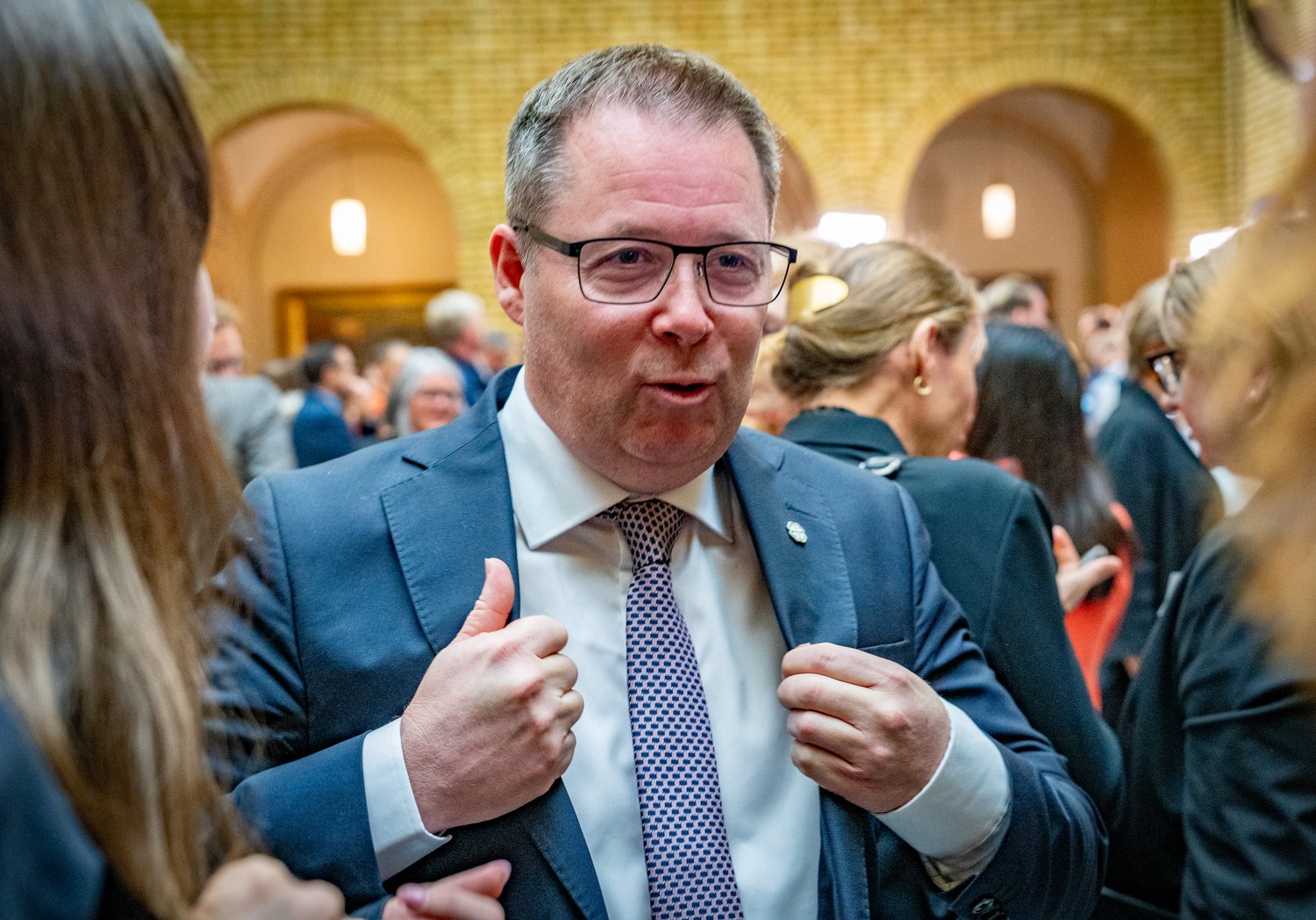 Forsvarsminister Gram skal til USA – møter Austin - TV 2