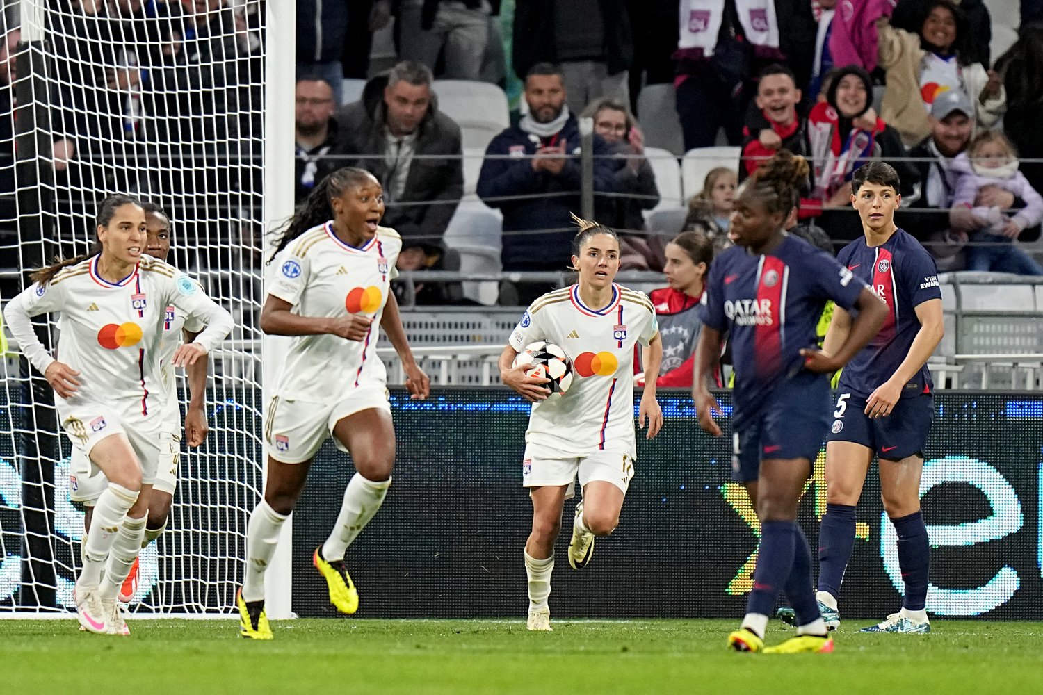 Lyon snudde 0-2 til 3-2 i vilt sluttdrama i Champions League - TV 2