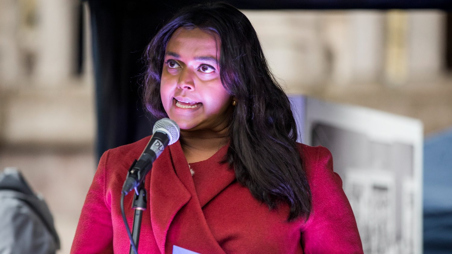 Kamzy Gunaratnam vil at Ap skal tillate politi-hijab - TV 2