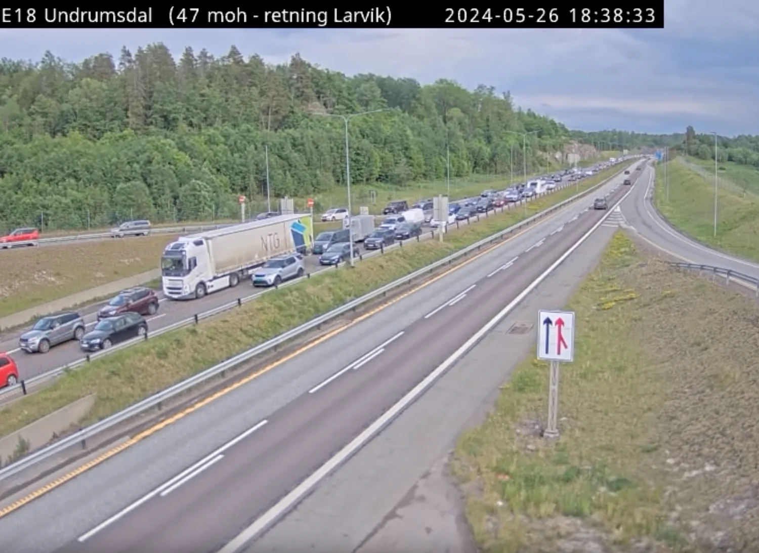 Trafikkproblemer etter ulykke på E18 i Tønsberg - TV 2