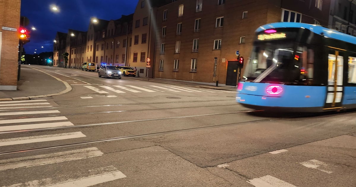 Ulykke mellom trikk og bil i Oslo - TV 2