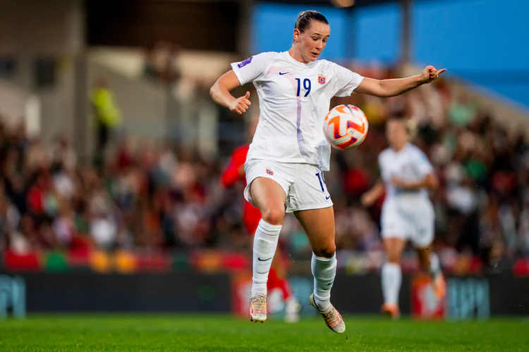 Elisabeth Terland ferdig i Brighton – klar for Manchester United - TV 2