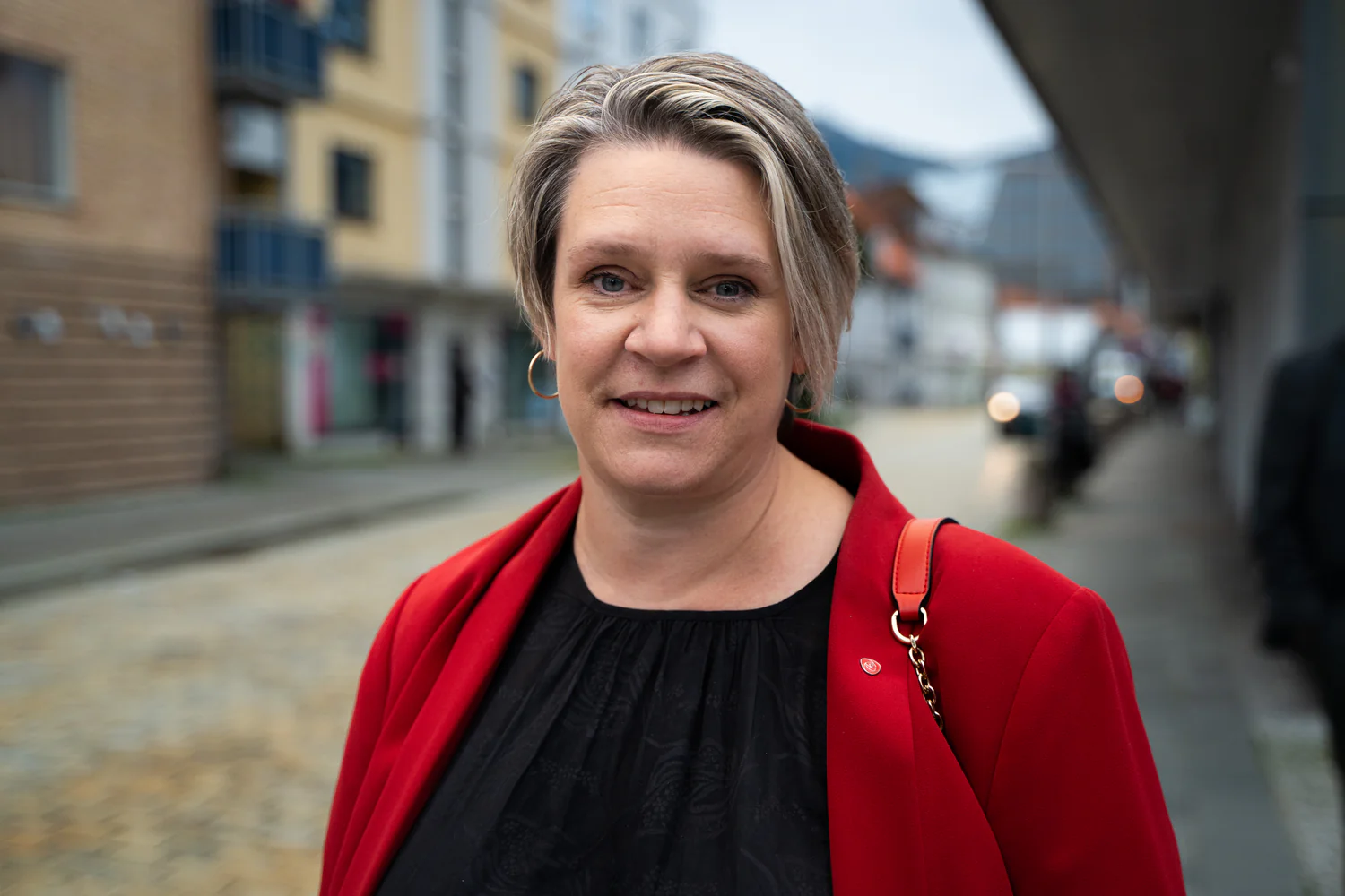 Marte Mjøs Persen (Ap) og Lubna Jaffery (Ap) vil på Stortinget i 2025 - TV 2