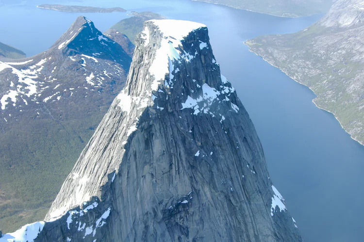 TV4 avlyser resten av «Berget»-innspillingen etter at deltaker døde - TV 2