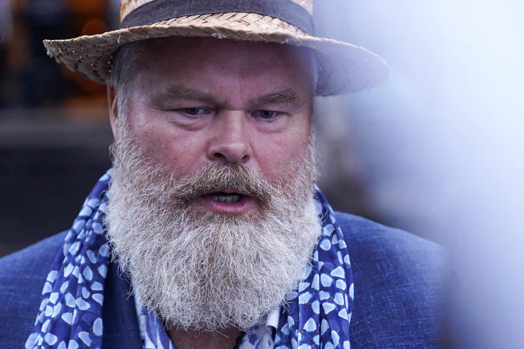Rein Alexander må droppe vielsen - TV 2