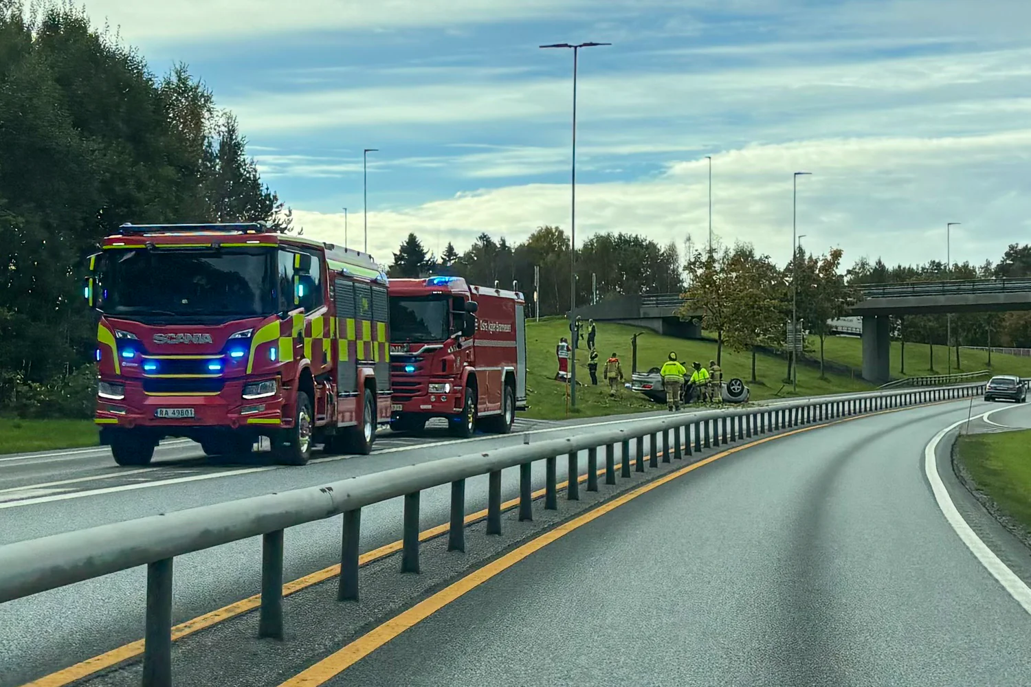 Ett barn alvorlig skadet etter trafikkulykke i Arendal - TV 2