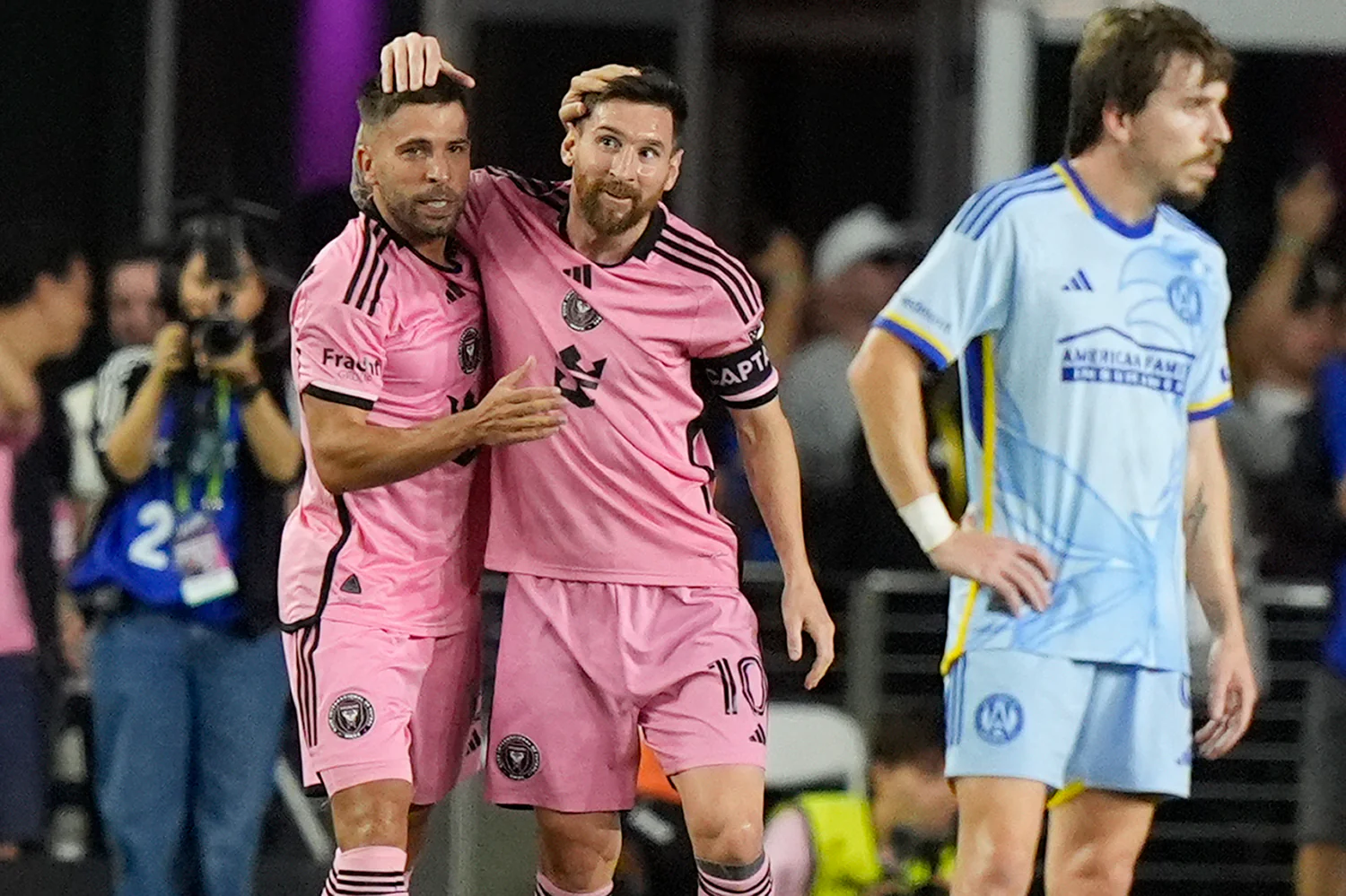 Messi-assist og seier for Inter Miami i første sluttspillskamp - TV 2