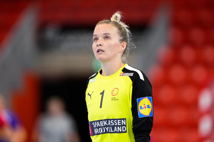 Dansk håndballsjokk: Landslagskaptein Sandra Toft ikke tatt ut til EM ...