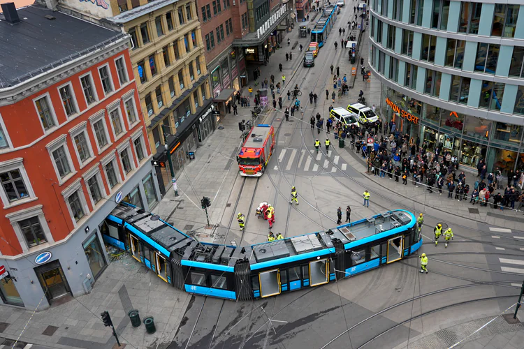 Eplehuset i Storgata i Oslo åpner delvis etter trikkeulykken - TV 2