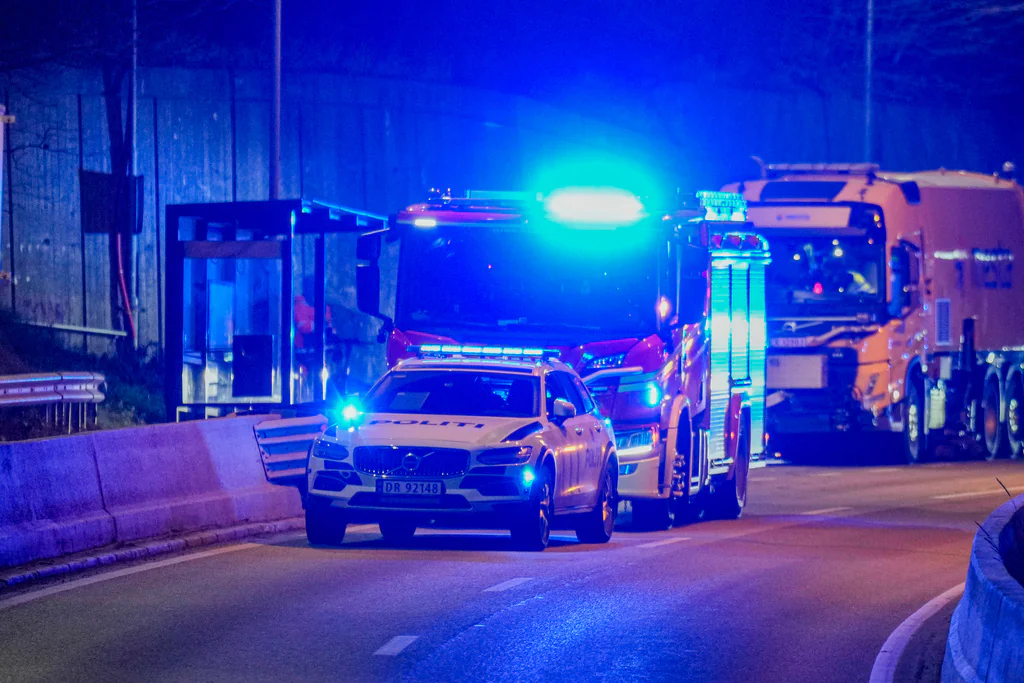 En person kritisk skadet i trafikkulykke på ring 3 i Oslo - TV 2