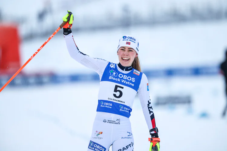 Ny suveren kombinertseier til Ida Marie Hagen på Lillehammer - TV 2