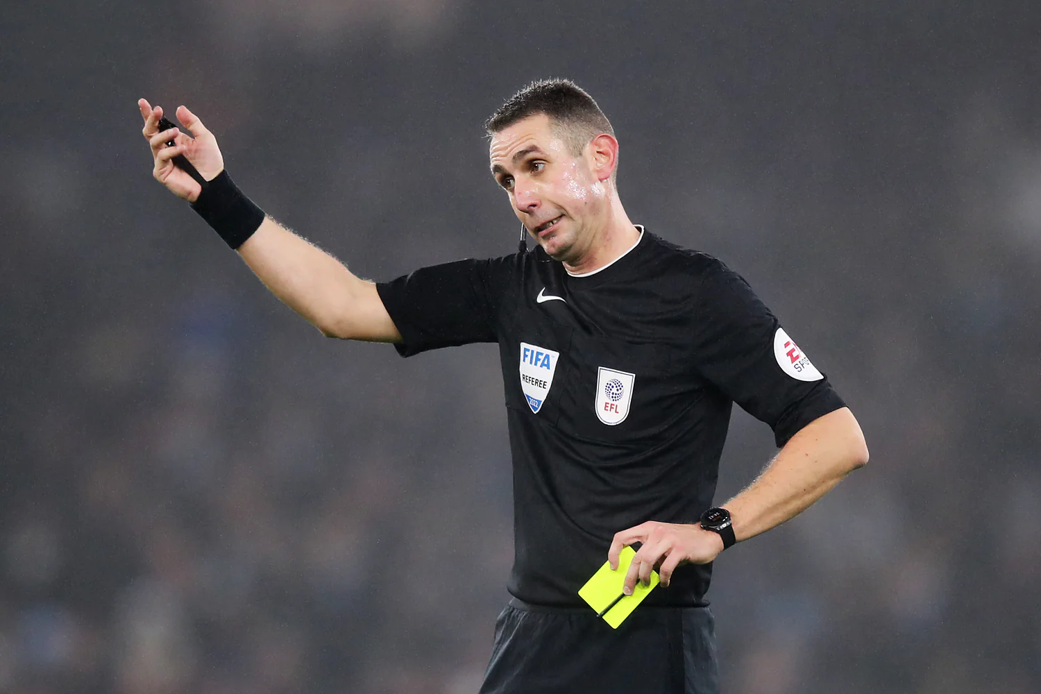 Premier League-dommer David Coote har fått sparken - TV 2