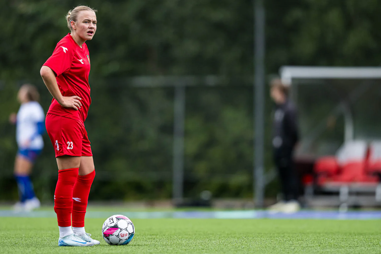 20-åring går fra Vålerenga til LSK Kvinner - TV 2