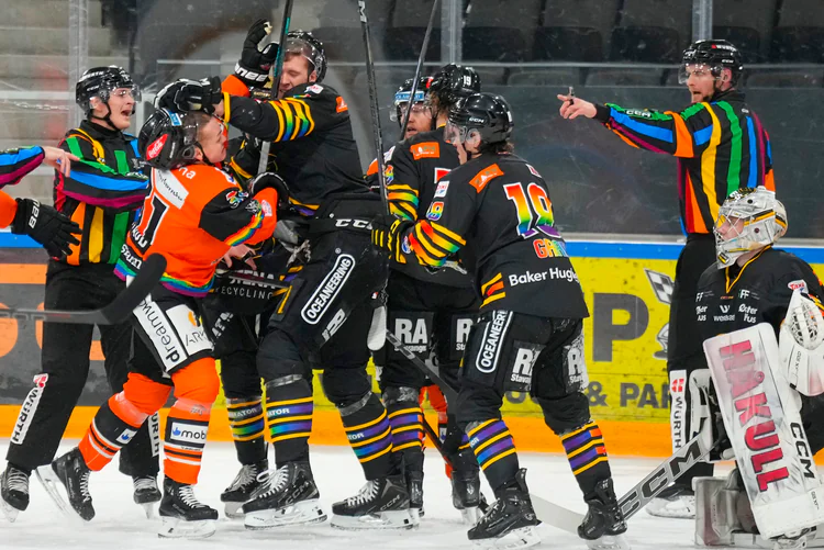 Pride-markering og tøffe tak da Frisk slo Oilers 4-1 – tre fikk ...