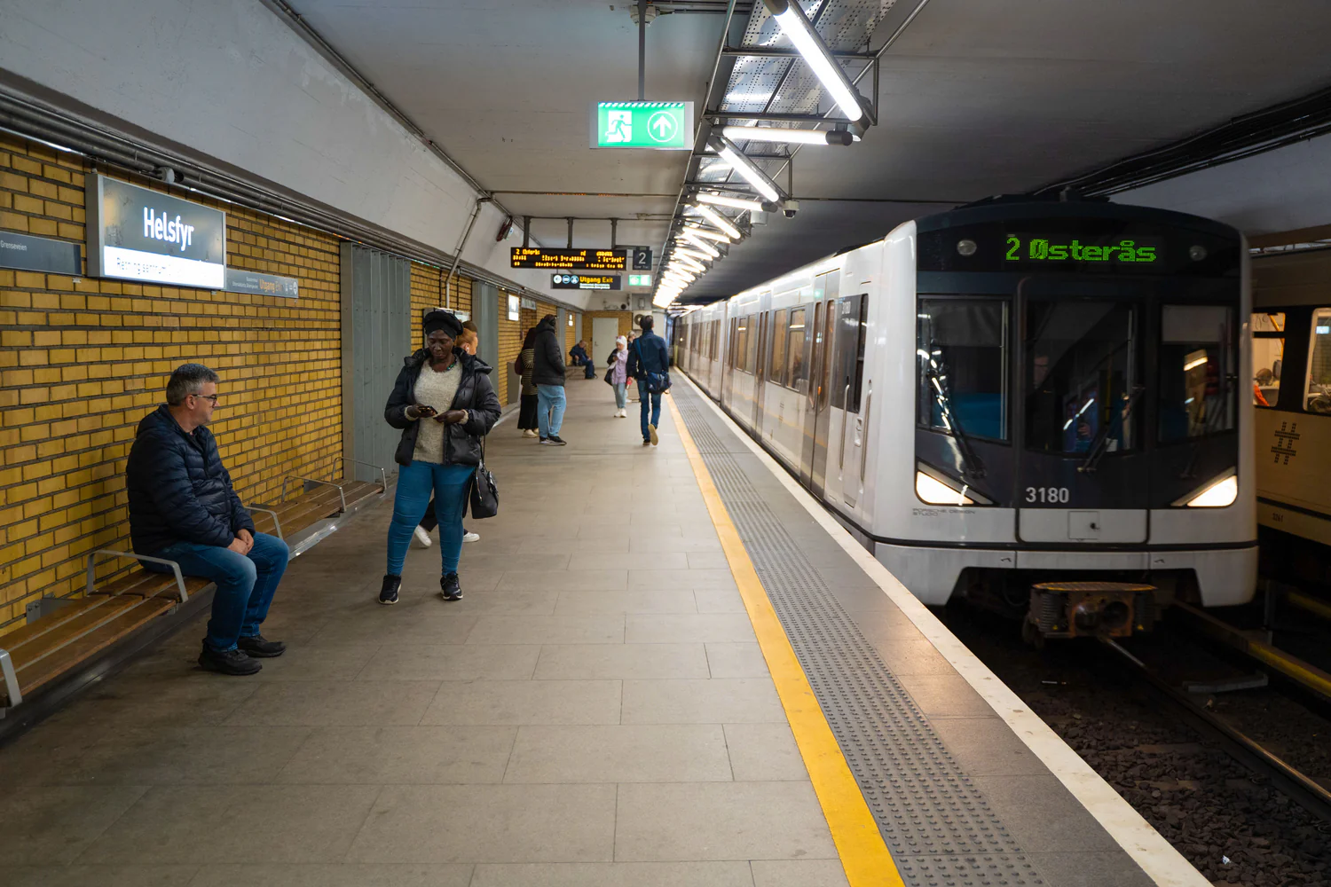 Trafikken i gang igjen på T-banen – forsinkelser må beregnes - TV 2