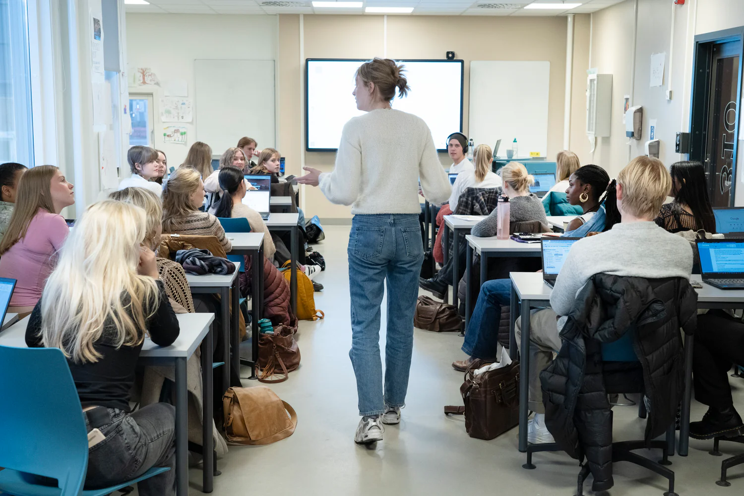 I dag skal 70.000 tiendeklassinger ta valget om videre utdanning - TV 2