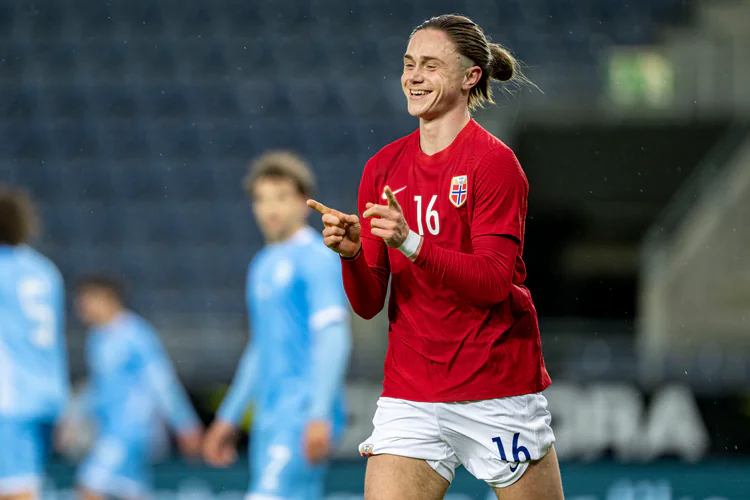 Drømmedagen fortsatte for Thelo Aasgaard – matchvinner for Luton - TV 2