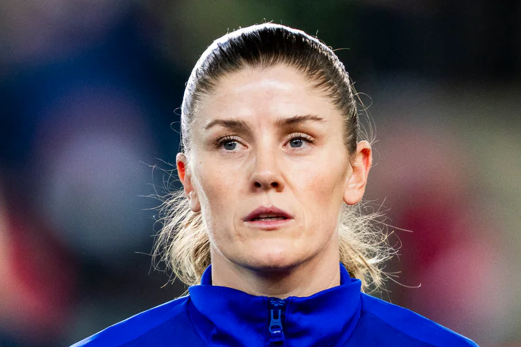 Mjelde Syndebukk For Everton Scoret Selvmål Hjemme Mot Maanums