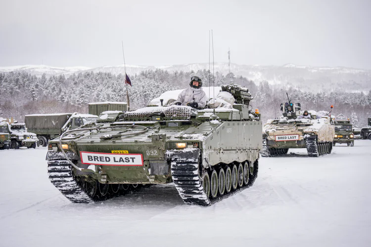 Nordmenn vil styrke Forsvaret, men sier nei til velferdskutt - TV 2