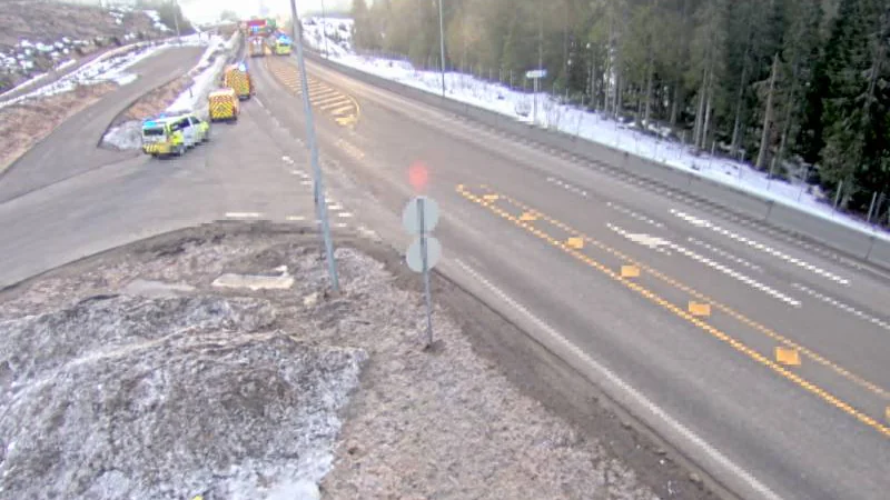 Frontkollisjon i Lunner: – Fremstår alvorlig - TV 2