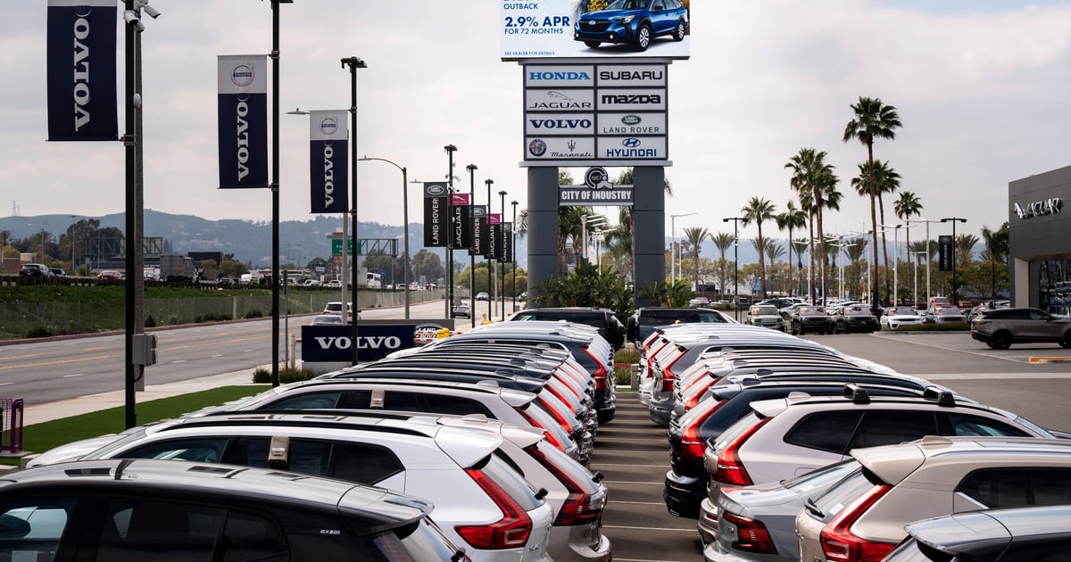 Trump «bryr seg ikke» om biler blir dyrere med toll - TV 2