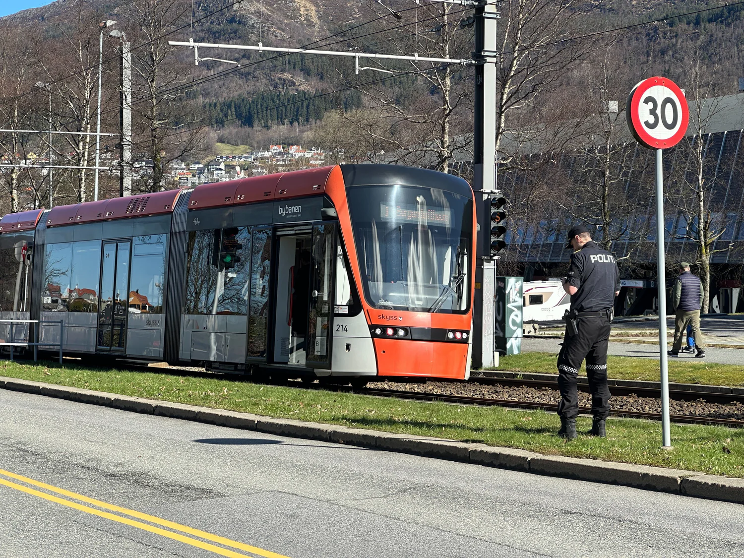 Person truffet av bybanen - TV 2