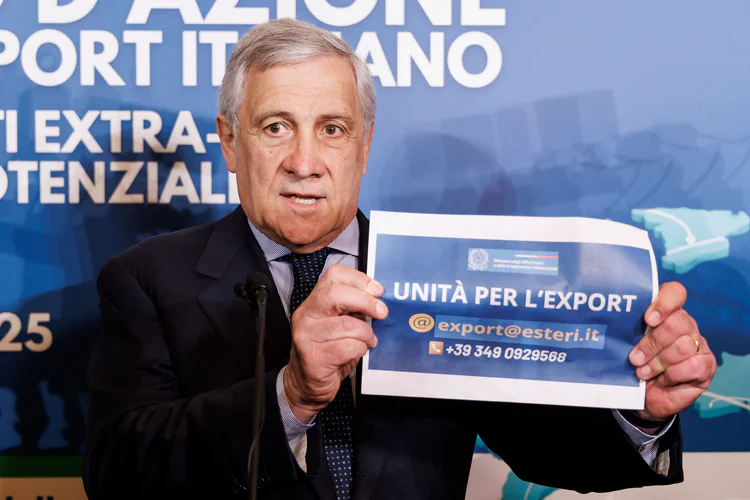 Italia advarer EU mot å svare på USA-toll - TV 2