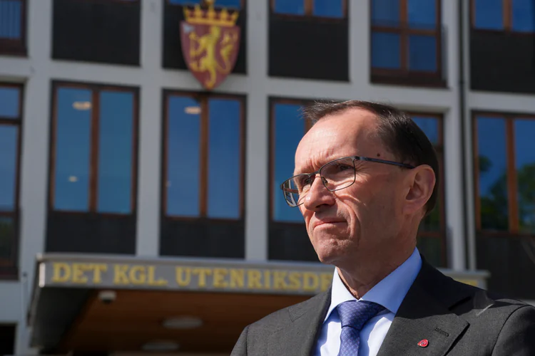 Barth Eide: Tegn på skjør våpenhvile - TV 2