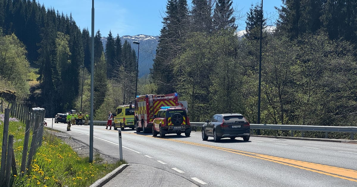 To personer til sykehus etter ulykke på rv. 13 i Voss - TV 2
