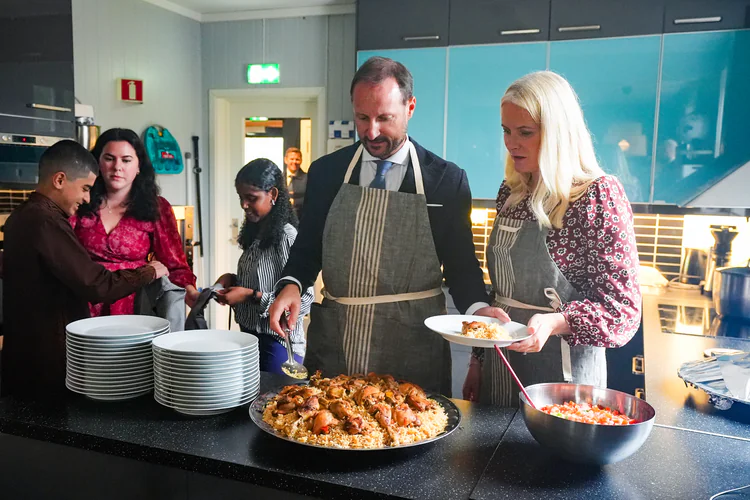 Kronprinsparet vil ansette «lojal og diskré» kokk - TV 2