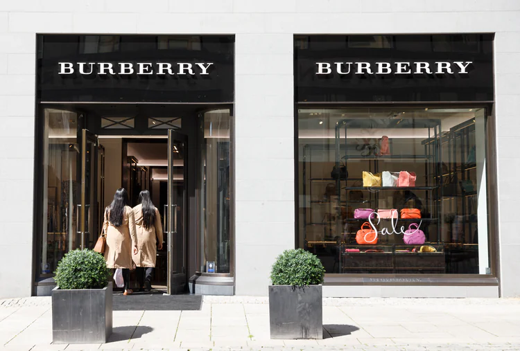 Burberry stenger butikken i Oslo etter 12 år - TV 2