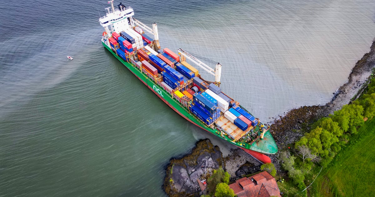 Bergingen av grunnstøtt lasteskip i Trondheim er i gang - TV 2