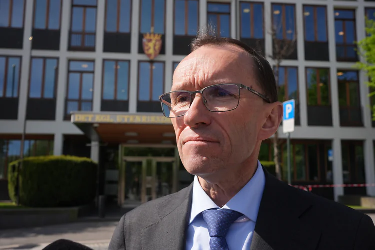 Barth Eide om Israel: – Bryter alle prinsipper for menneskelighet - TV 2