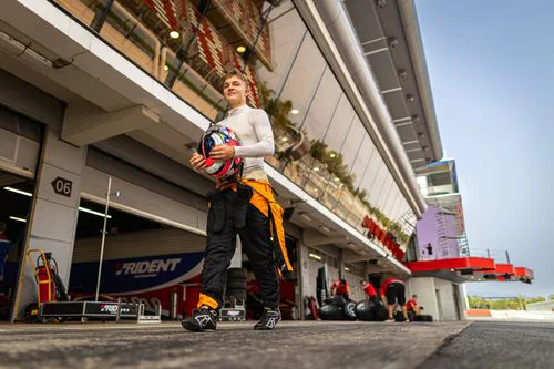 Formel 3: Martinius Stenshorne inn til 2.-plass på Silverstone - TV 2