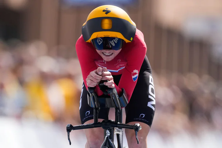 Fullførte med brudd i albuen - TV 2