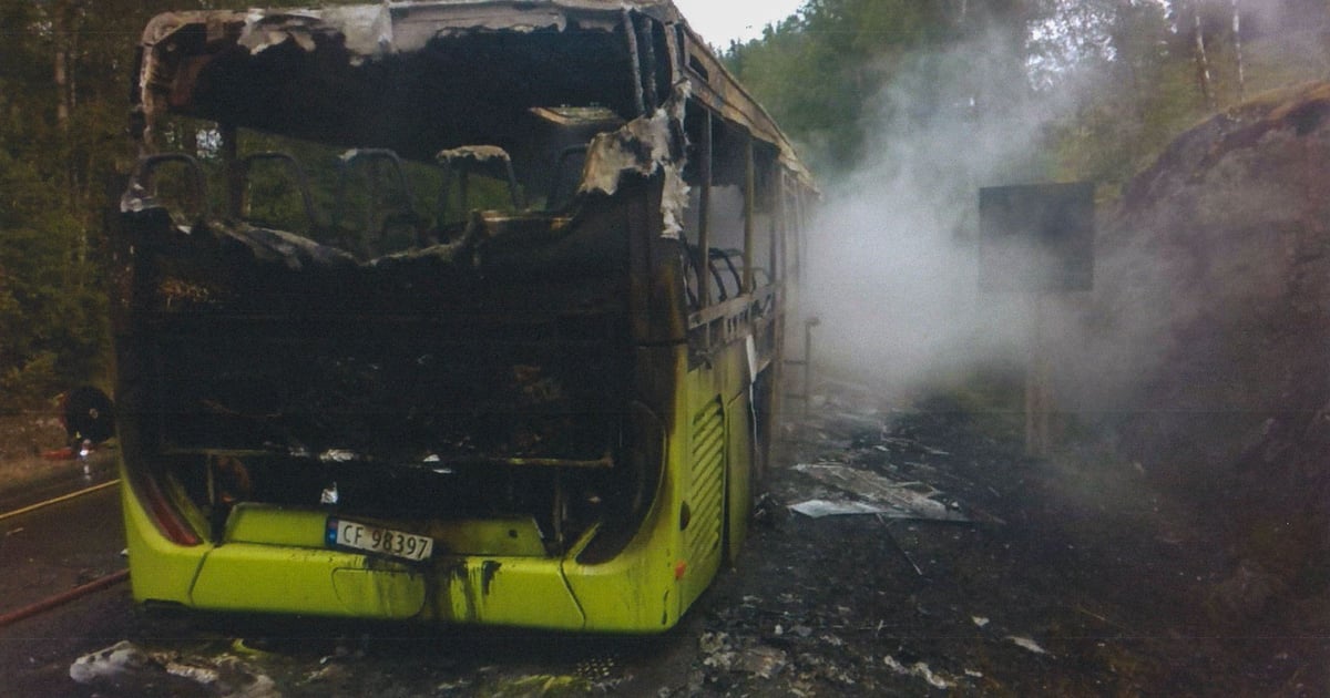 Forlenget varetekt for 15-åring etter bussbrann i Nordre Follo - TV 2