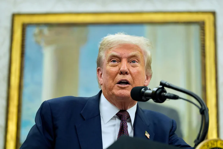 Trump varsler 100 prosent toll på databrikker - TV 2