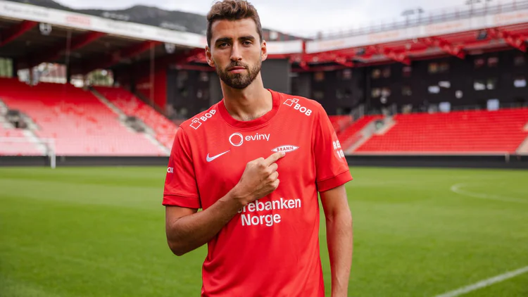 Bodø/Glimt selger midtbanespiller til dansk fotball: – Et vanskelig valg - TV 2