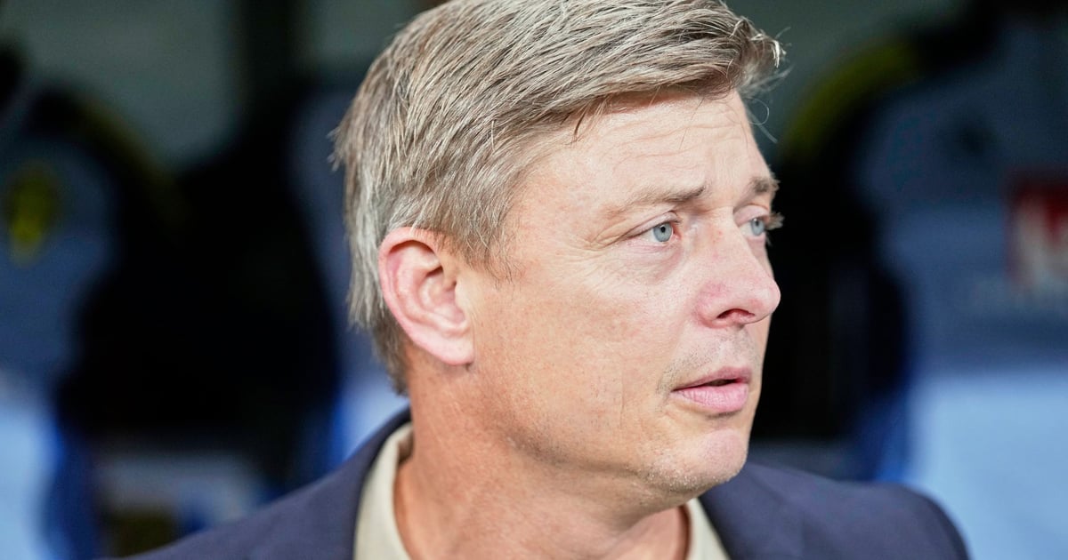Sjefen freder treneren etter svensk fotballfiasko - TV 2