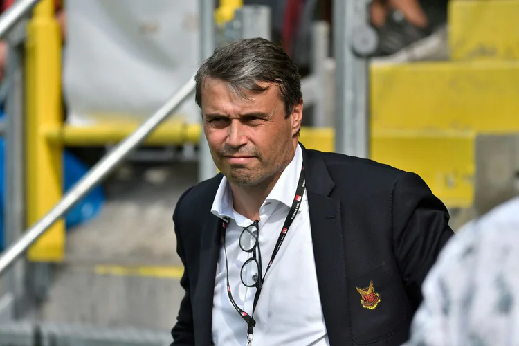 Dømt fotballprofil kjemper i Ukraina - TV 2