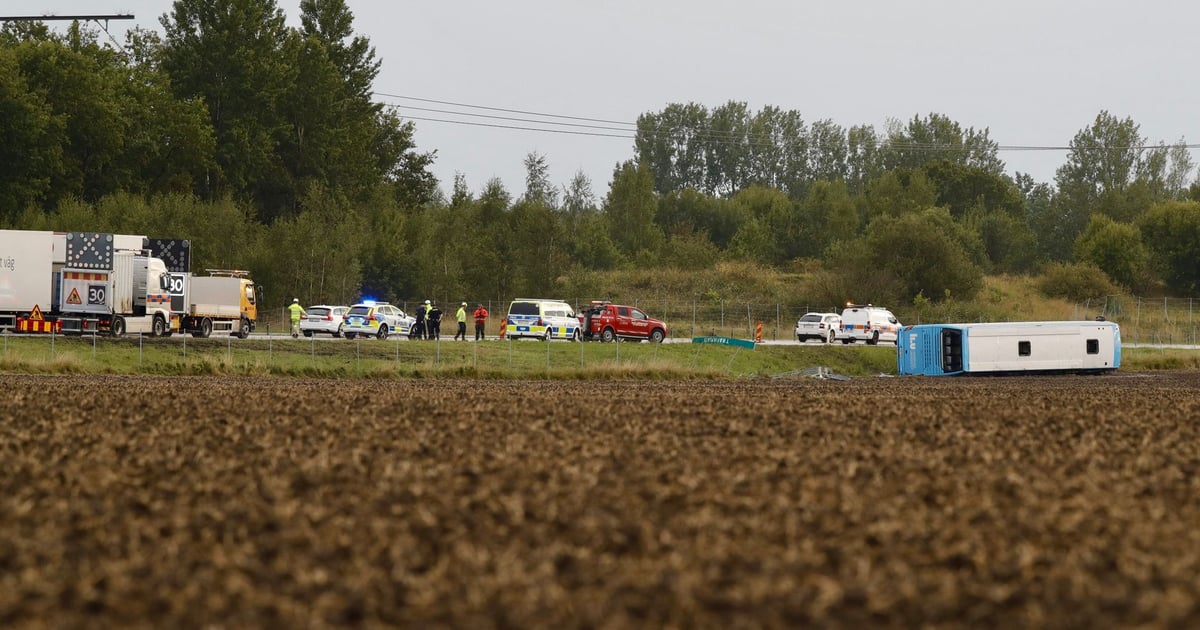 To alvorlig skadet i bussulykke i Sverige - TV 2