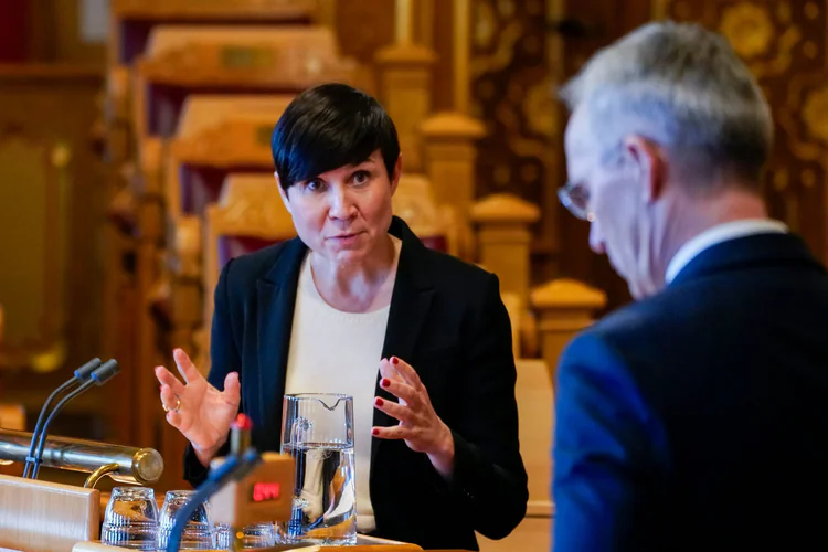 Søreide kaller Stoltenberg inn til Stortinget for å svare om EU-toll - TV 2