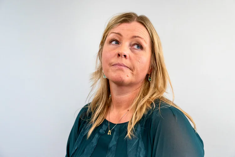 Regjeringen vil kreve at innvandrere signerer integreringserklæring - TV 2