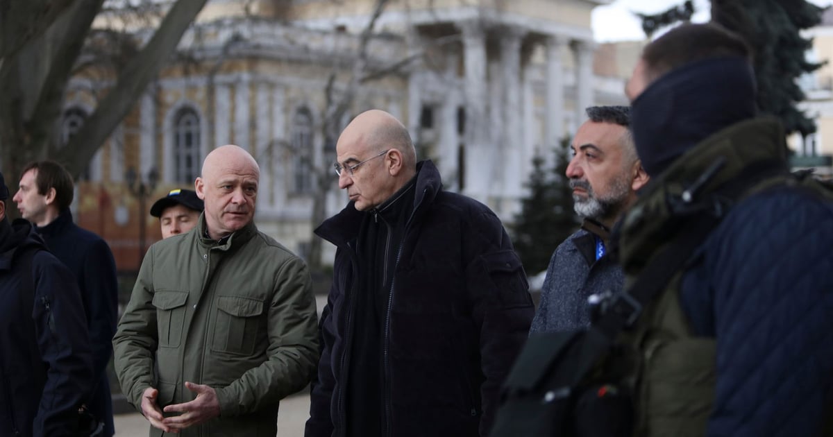 Vil saksøke Zelenskyj etter sparking - TV 2