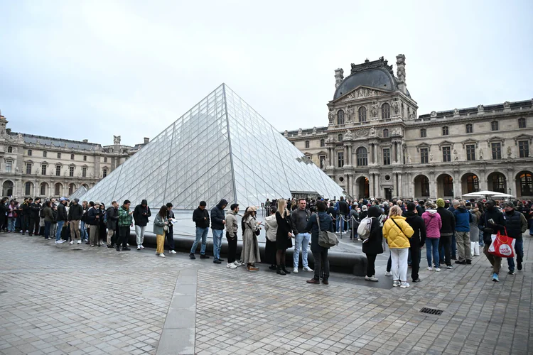 Fransk påtalemyndighet: Juvelene som ble stjålet fra Louvre, er verdt ...